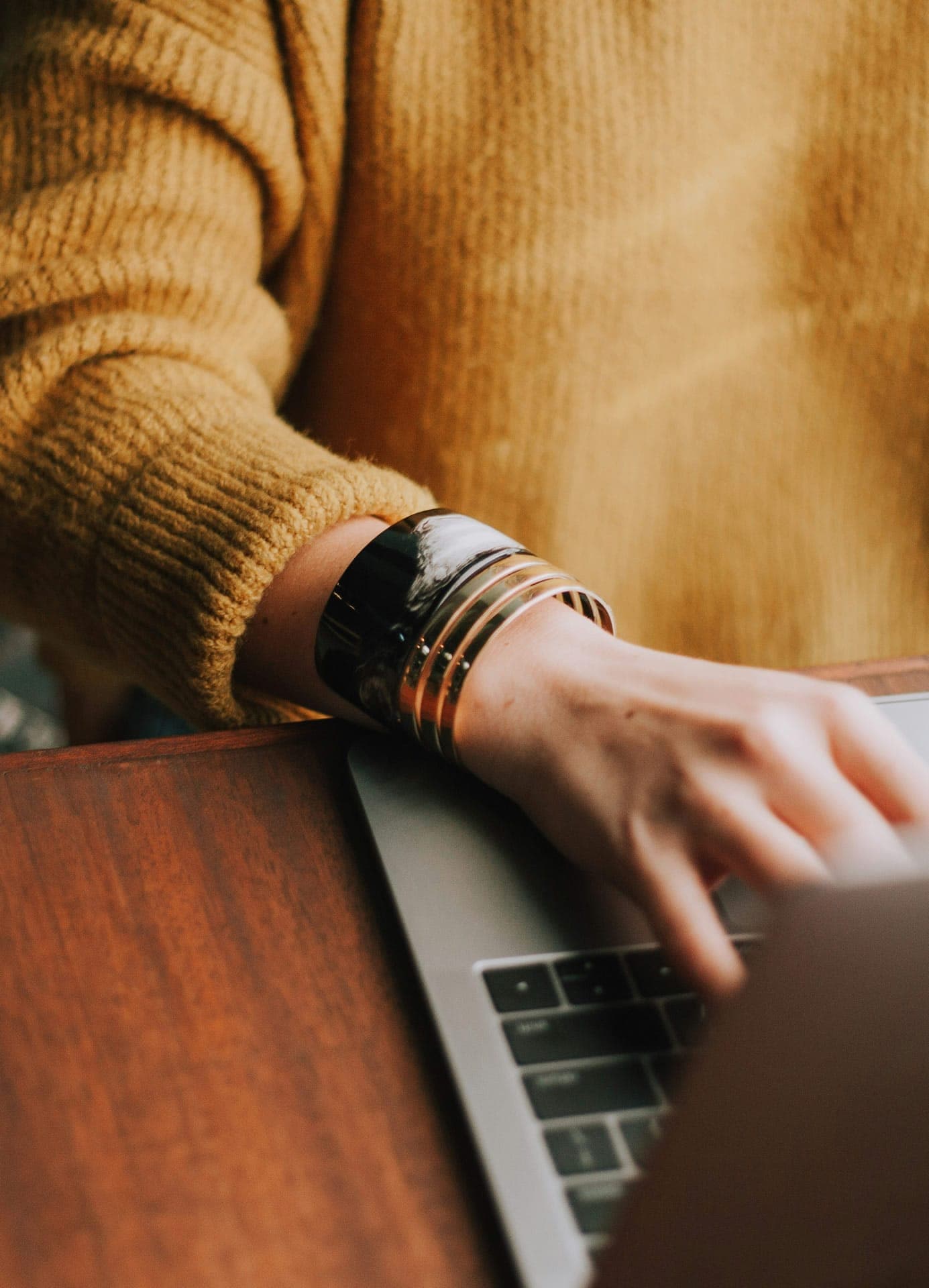 Contact alna design, the online interior decoration school